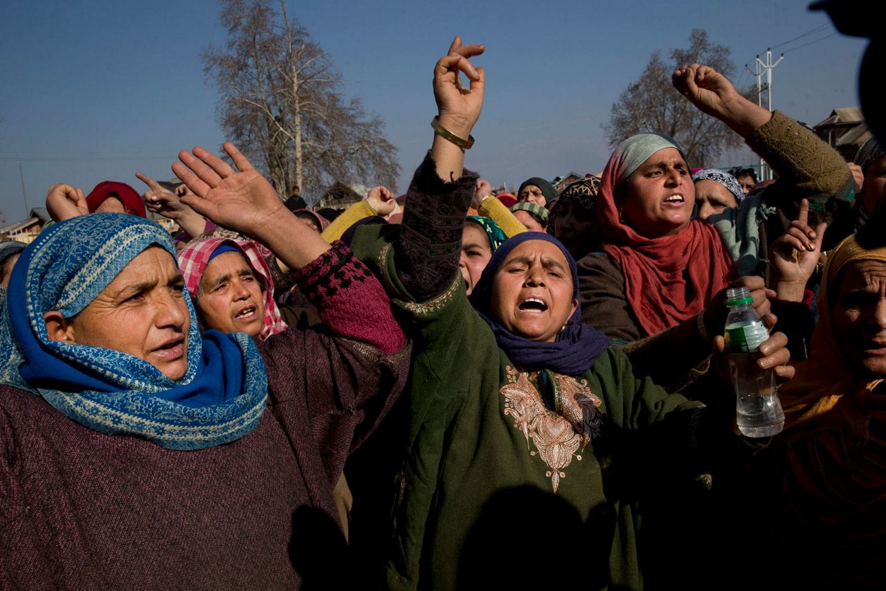 Indian forces kill 3 rebels, 2 civilians in Kashmir fighting