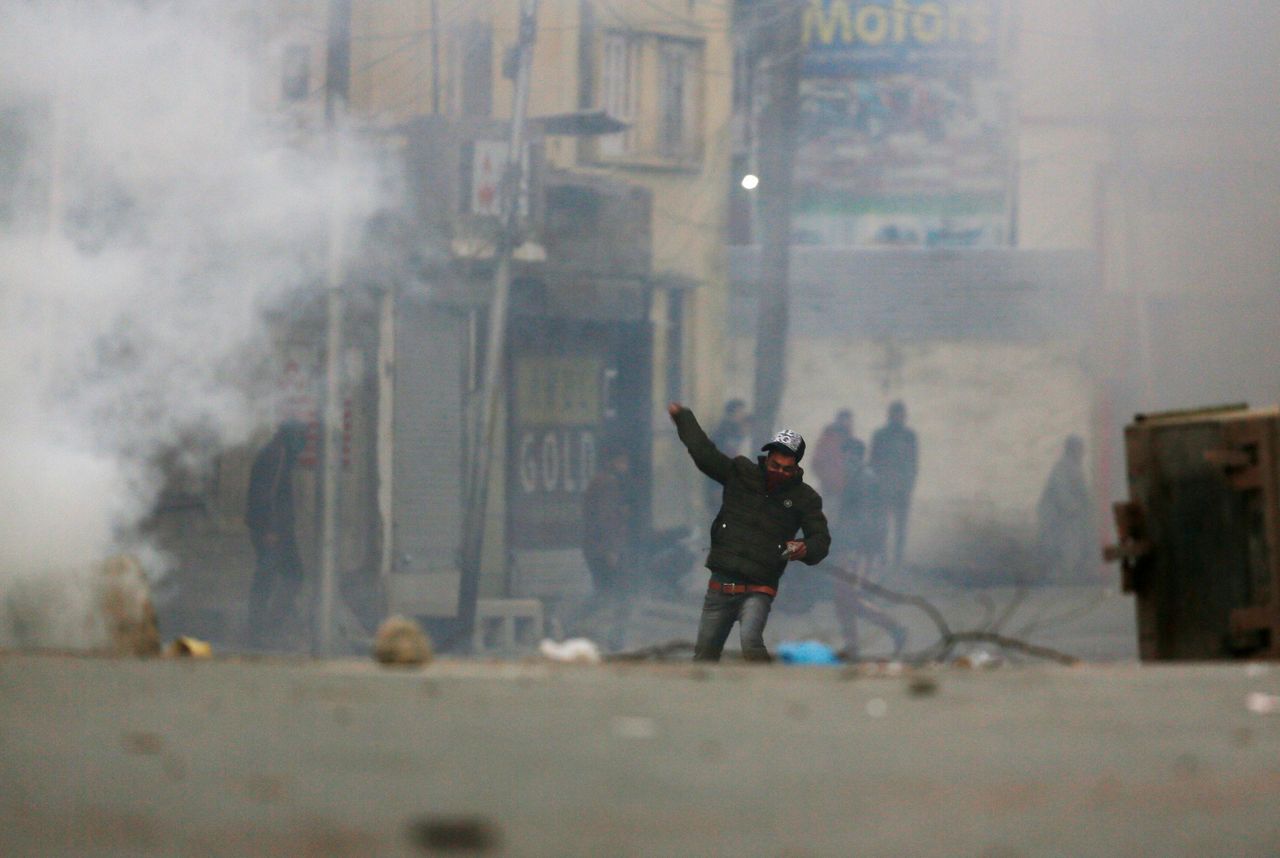 Indian troops enforce lockdown to foil Kashmir public march Indian troops enforce lockdown to foil Kashmir public march