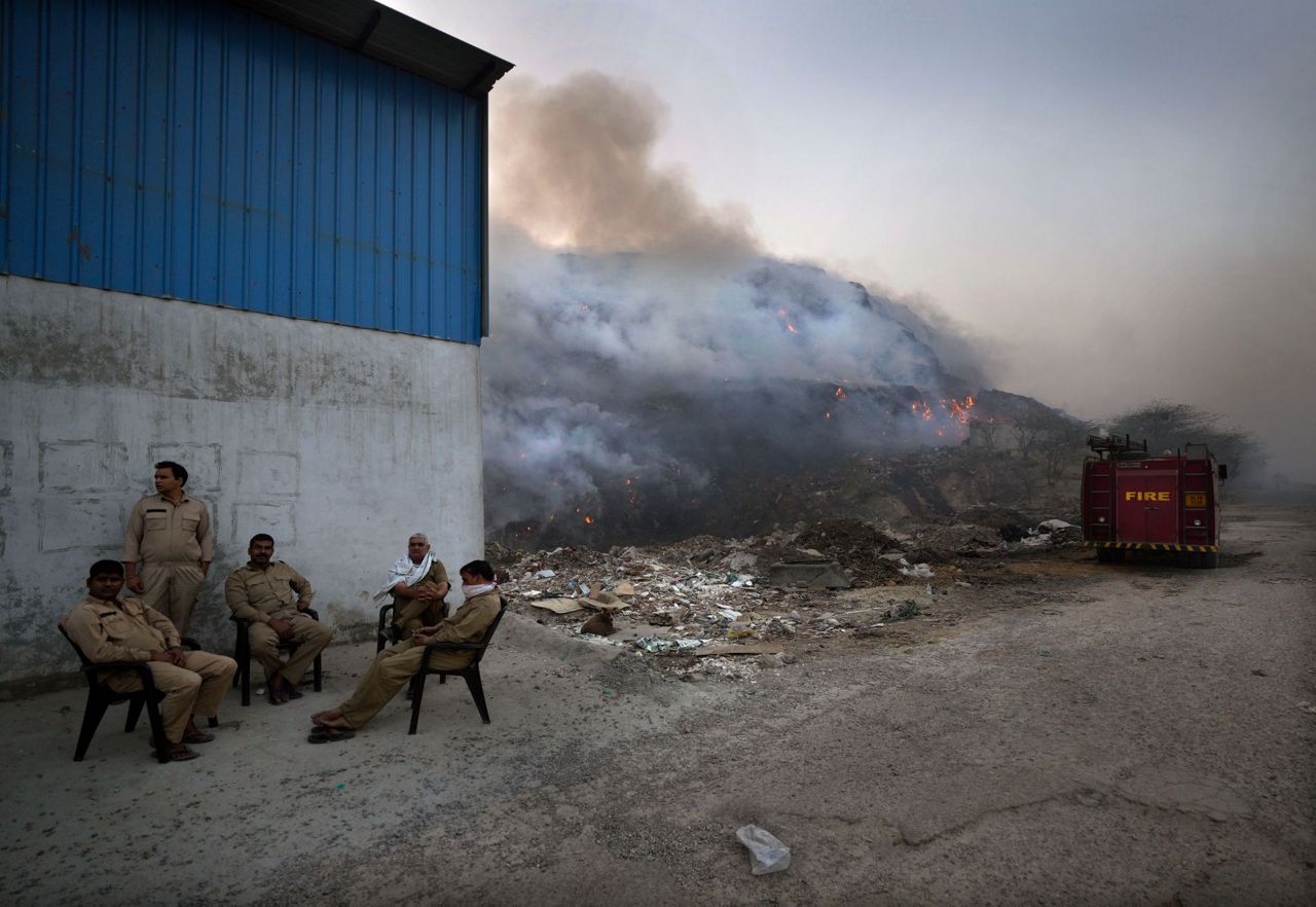 Indian capital engulfed in smoke after landfill catches fire