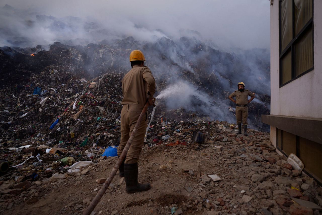 Indian capital engulfed in smoke after landfill catches fire