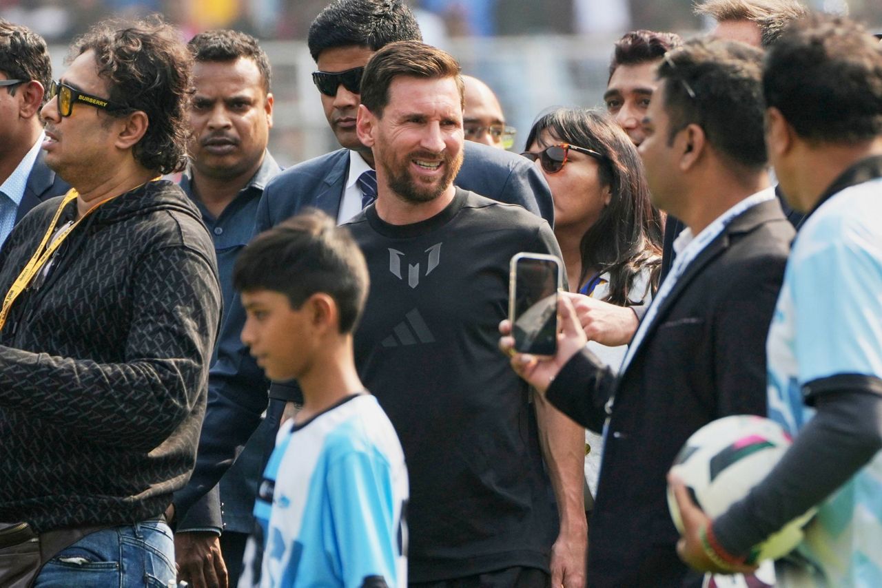 Messi's tour of India gets off to chaotic start with fans throwing bottles
