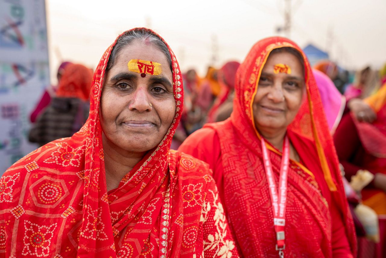 Sacred strokes of color on foreheads are a major display of Hinduism at ...