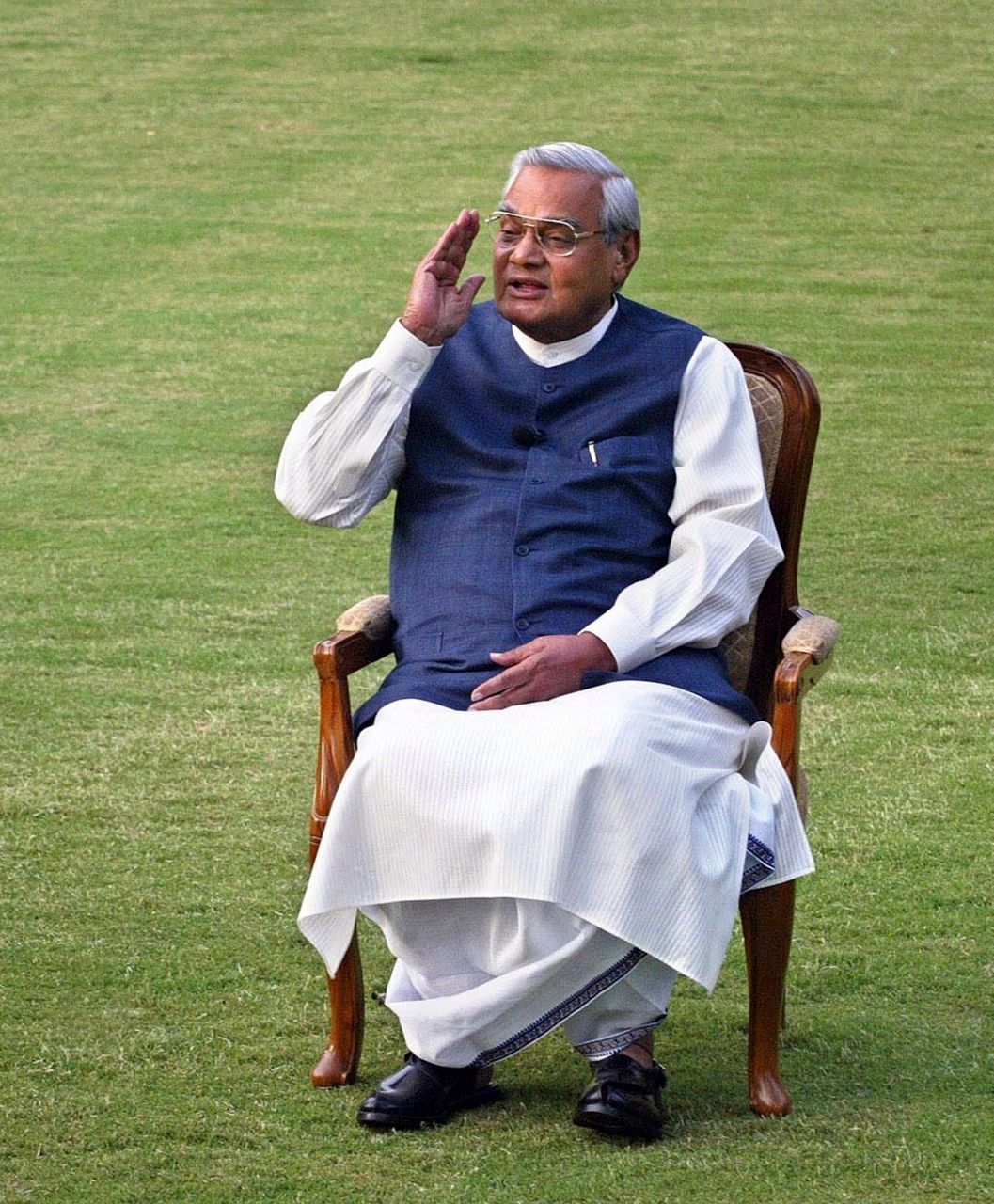 Former Indian PM Vajpayee dies after illness at age 93
