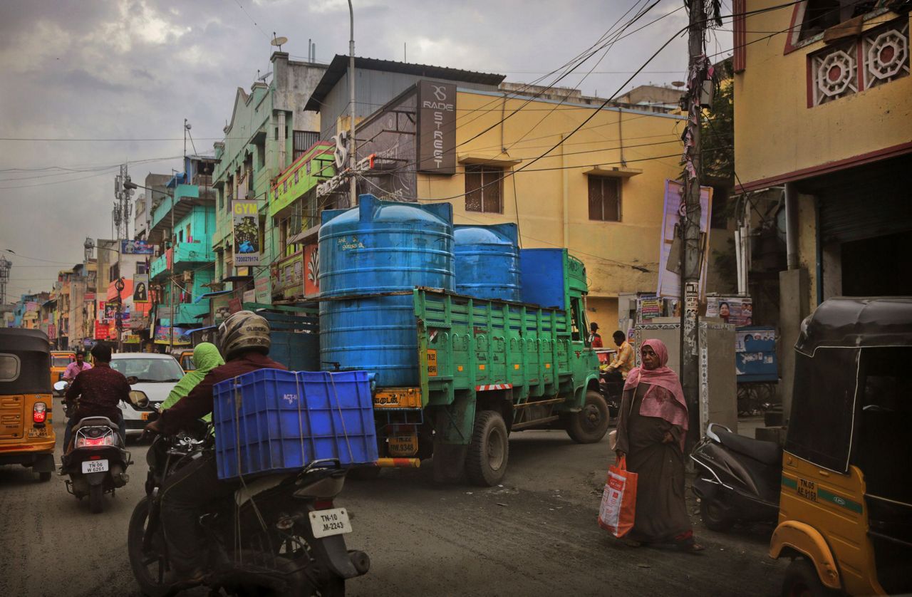 Parched manufacturing city in India brings in water by rail