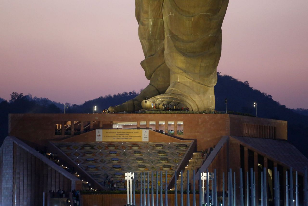 Towering statue of India's independence leader unveiled