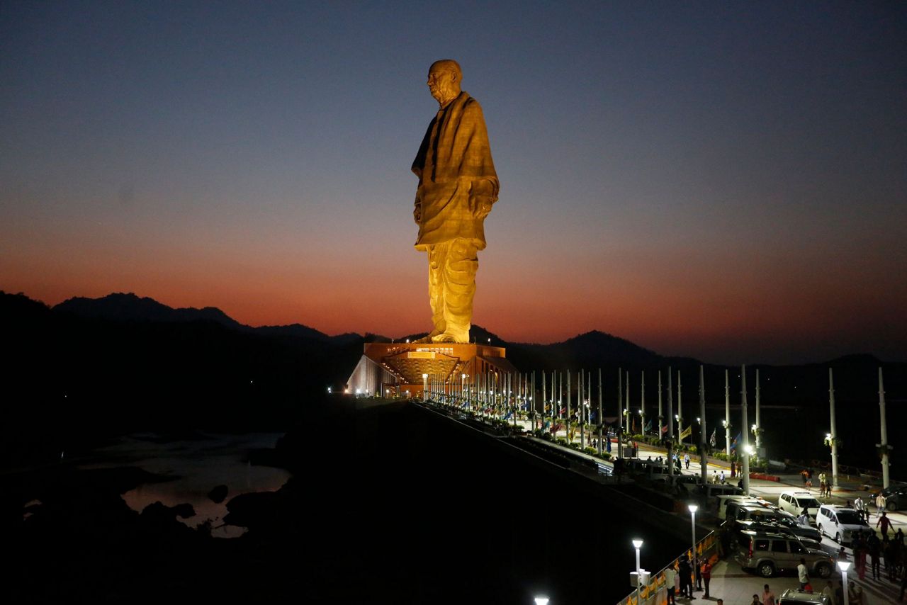 Towering statue of India's independence leader unveiled