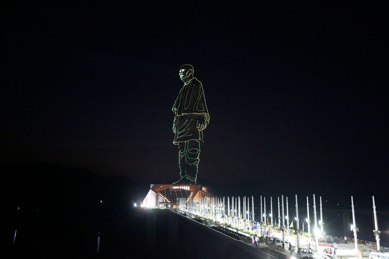 Towering statue of India's independence leader unveiled