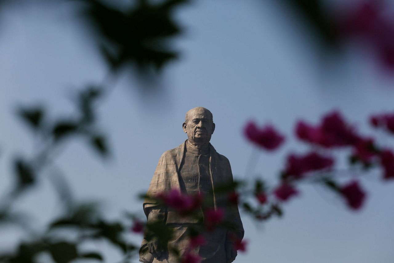 Towering statue of India's independence leader unveiled