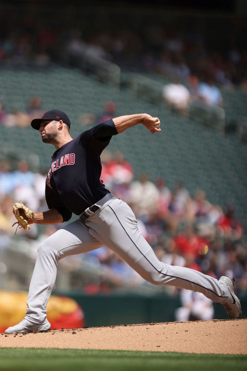 Indians OF Naylor injured in scary collision, Twins win 8-2