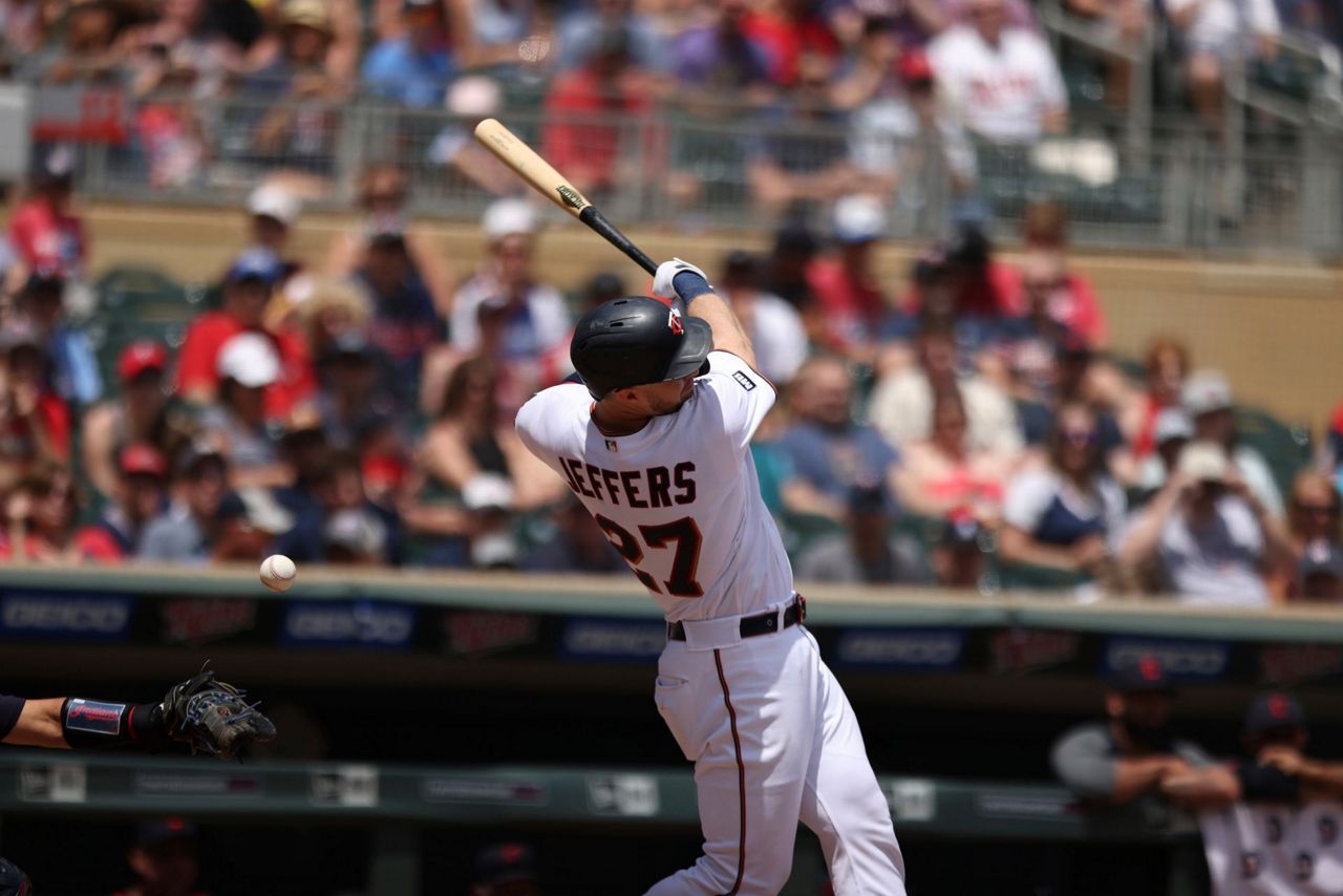 Indians OF Naylor injured in scary collision, Twins win 8-2