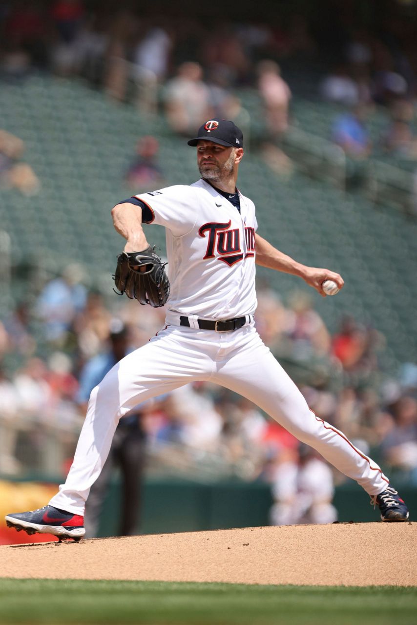 Indians OF Naylor injured in scary collision, Twins win 8-2
