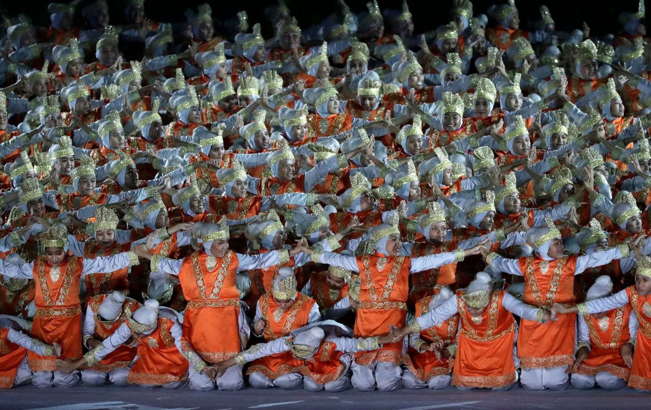 Unified Koreas athletes cheered at Asian Games spectacular