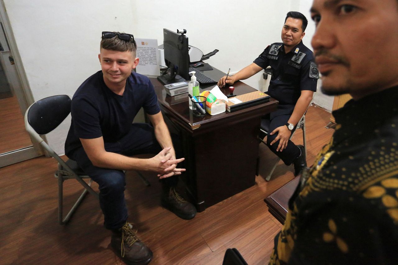 Indonesia to deport Australian surfer jailed for drunken rampage in ...