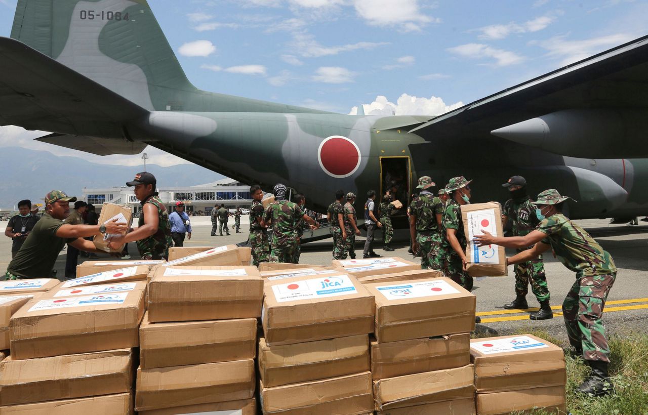 Aid pours in to Indonesian region hit by quake, tsunami