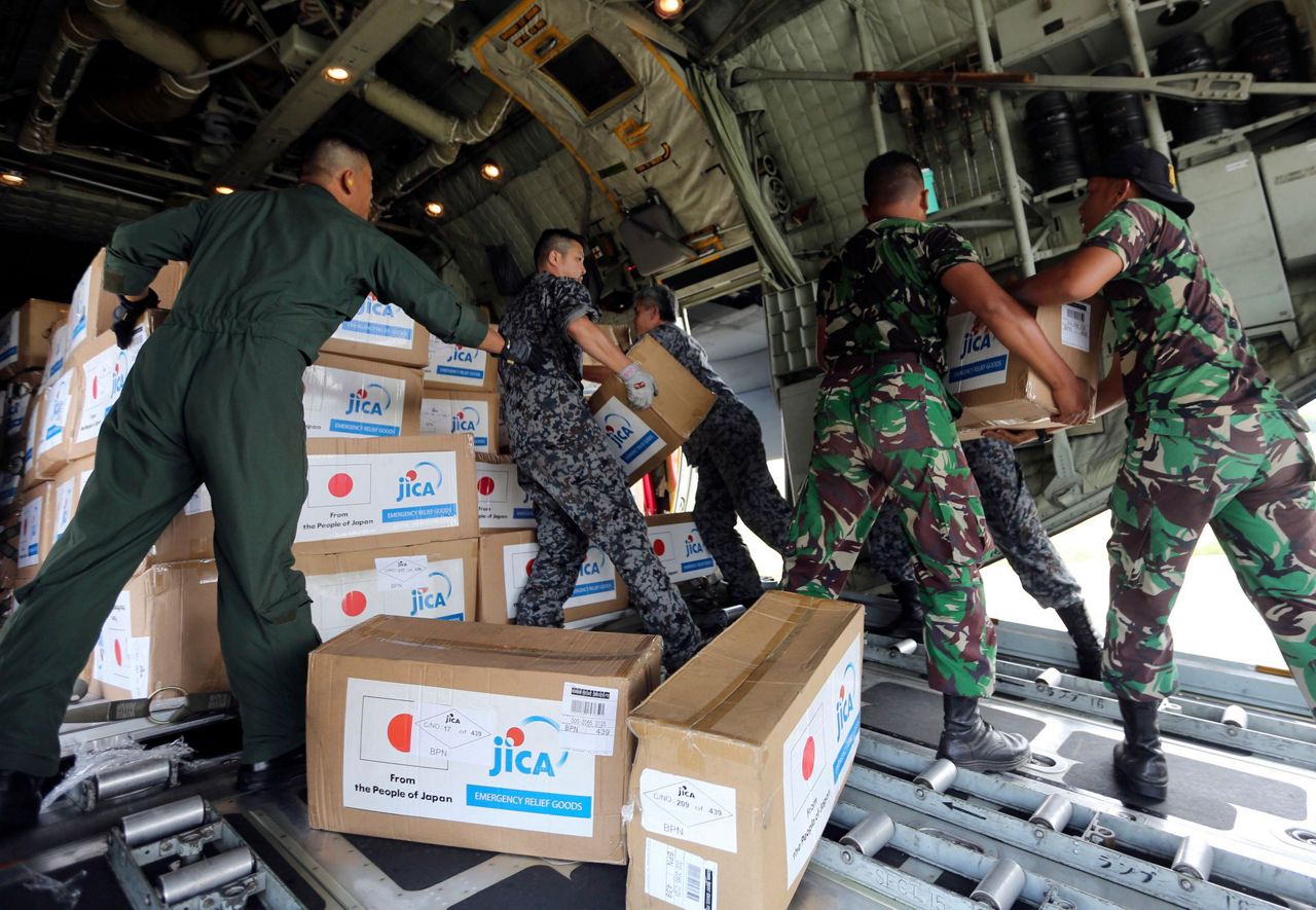 Aid pours in to Indonesian region hit by quake, tsunami