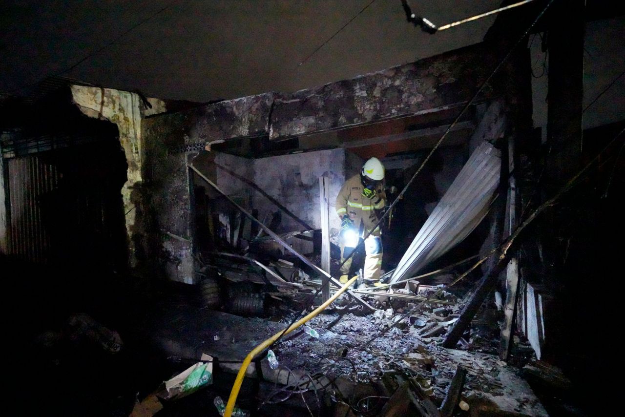 Fire at Indonesian oil depot kills 17; thousands evacuated