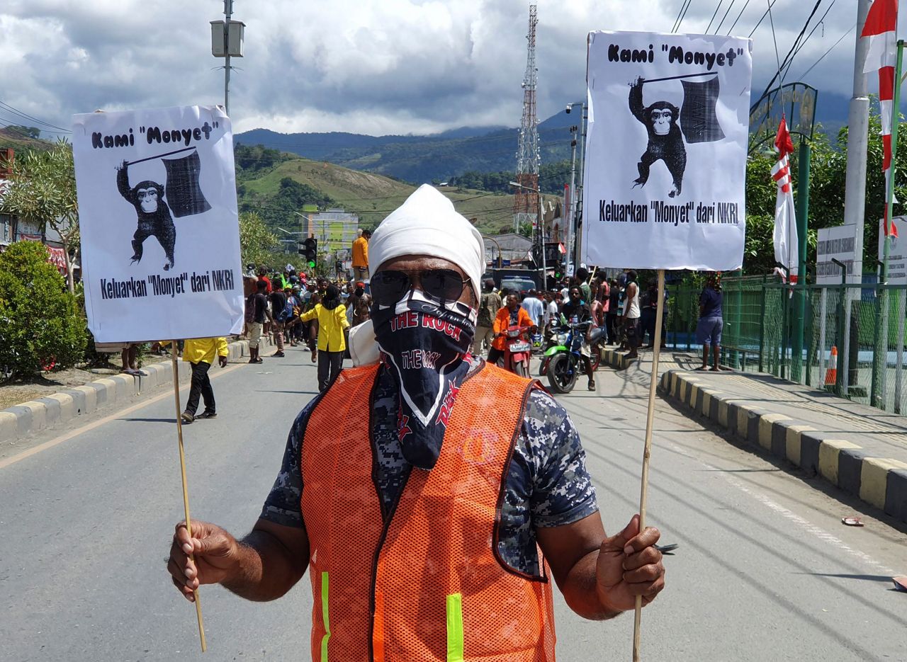 Protesters burn local assembly building in Papua protest