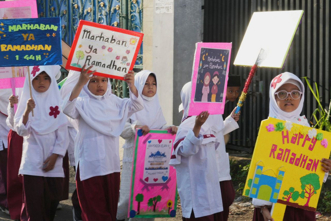 Muslims in Indonesia gear up for first day of Ramadan