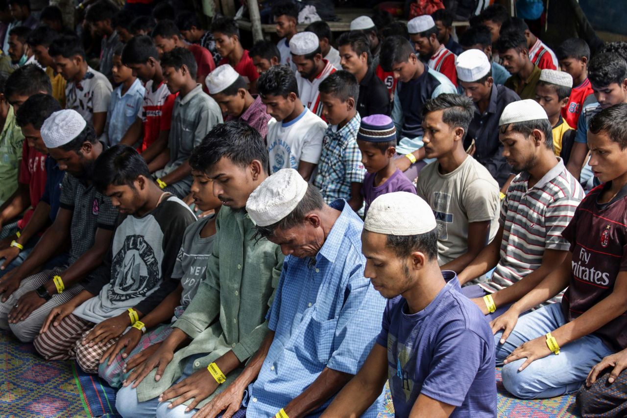 Nearly 1,000 Rohingya refugees arrive by boat in Indonesia’s Aceh ...