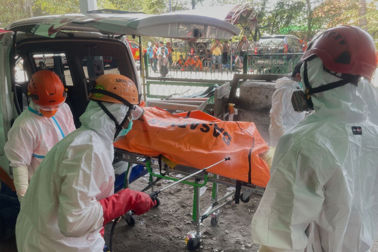 Indonesian crews pull 3 bodies from rubble of collapsed school with ...