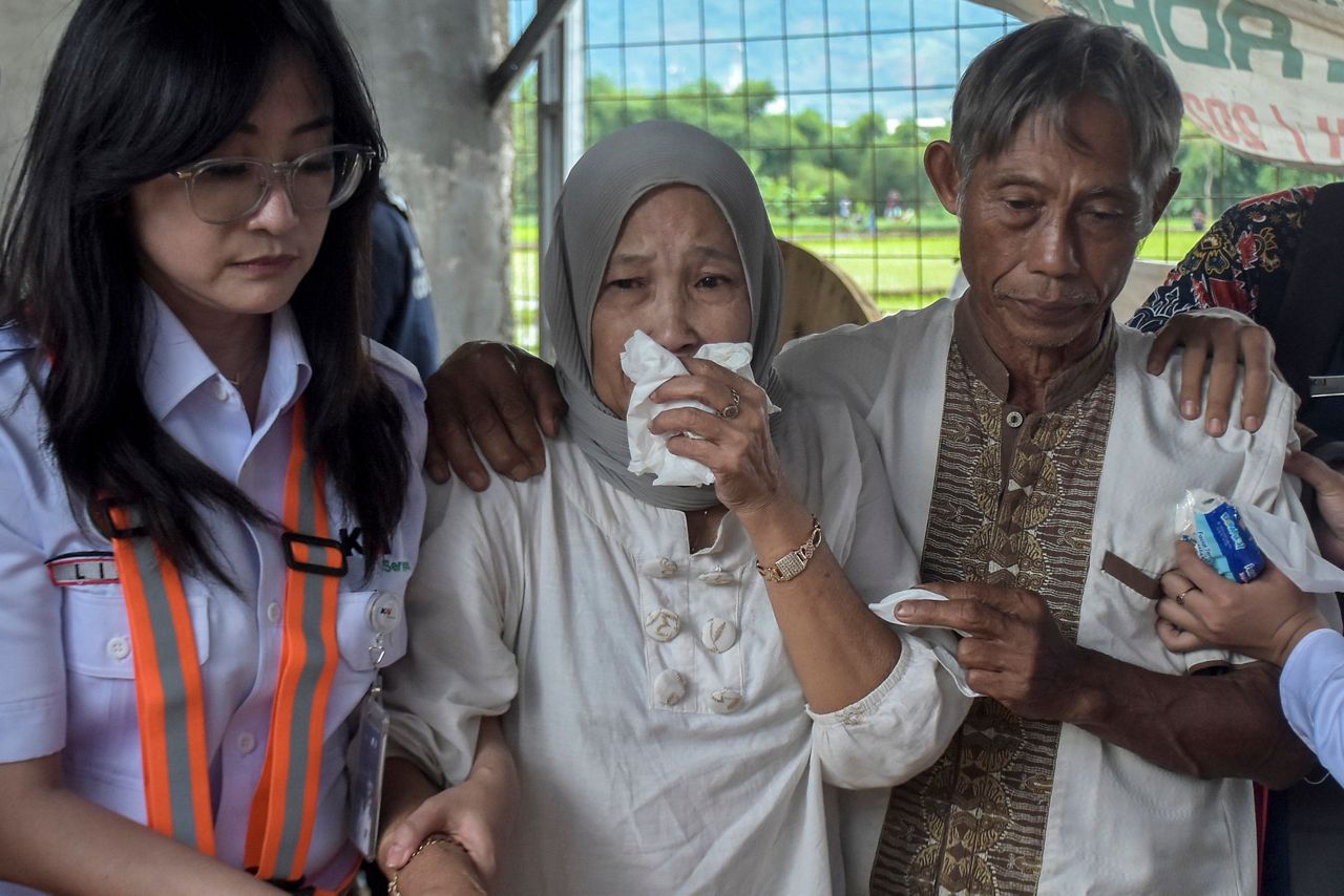 Trains collide on Indonesia's main island of Java, killing at least 3 ...