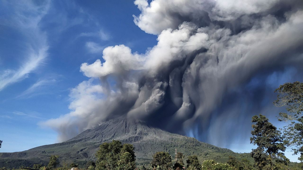 Indonesia's Sinabung volcano spews new burst of hot ash