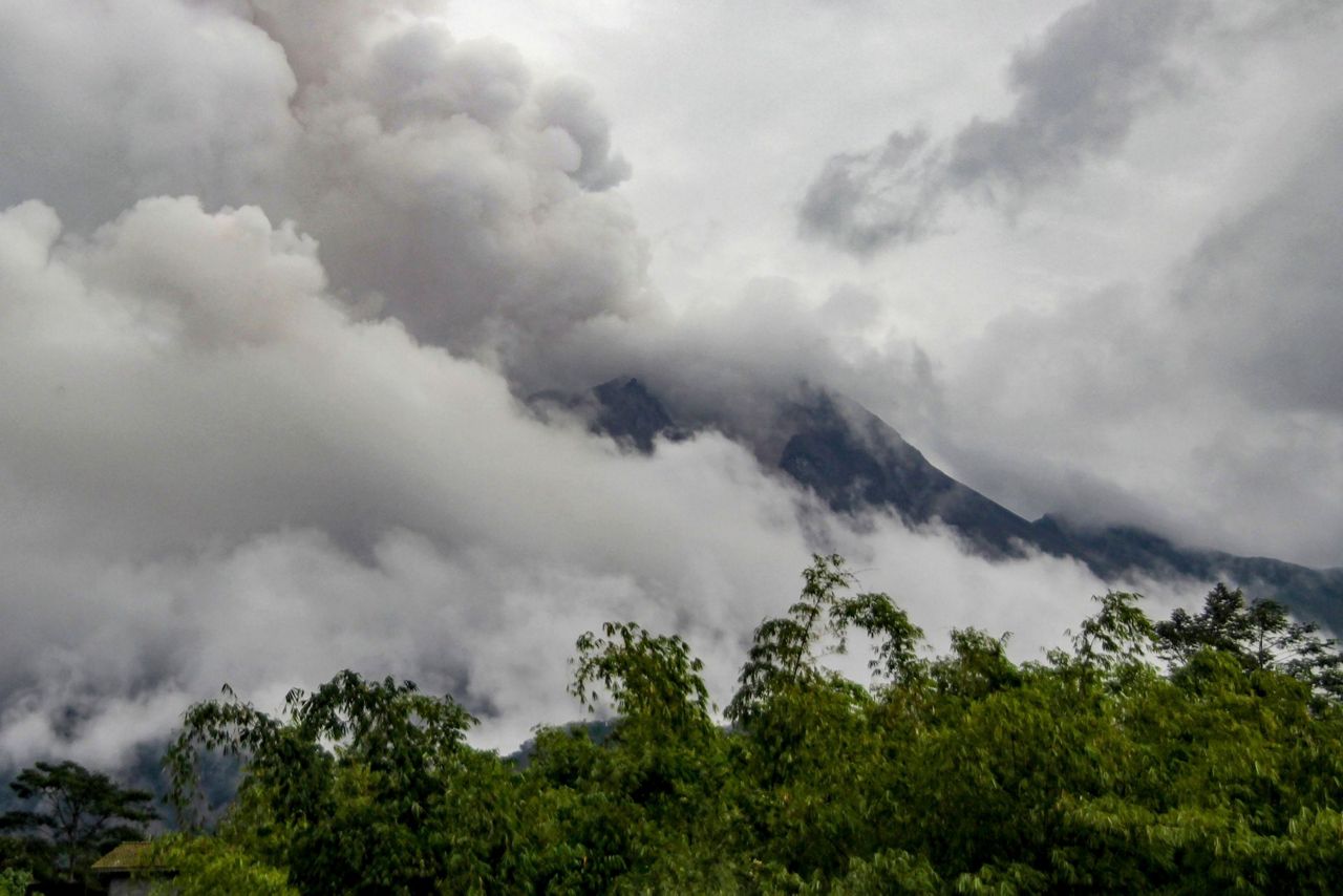 Indonesia’s Merapi volcano unleashes lava, hundreds evacuate