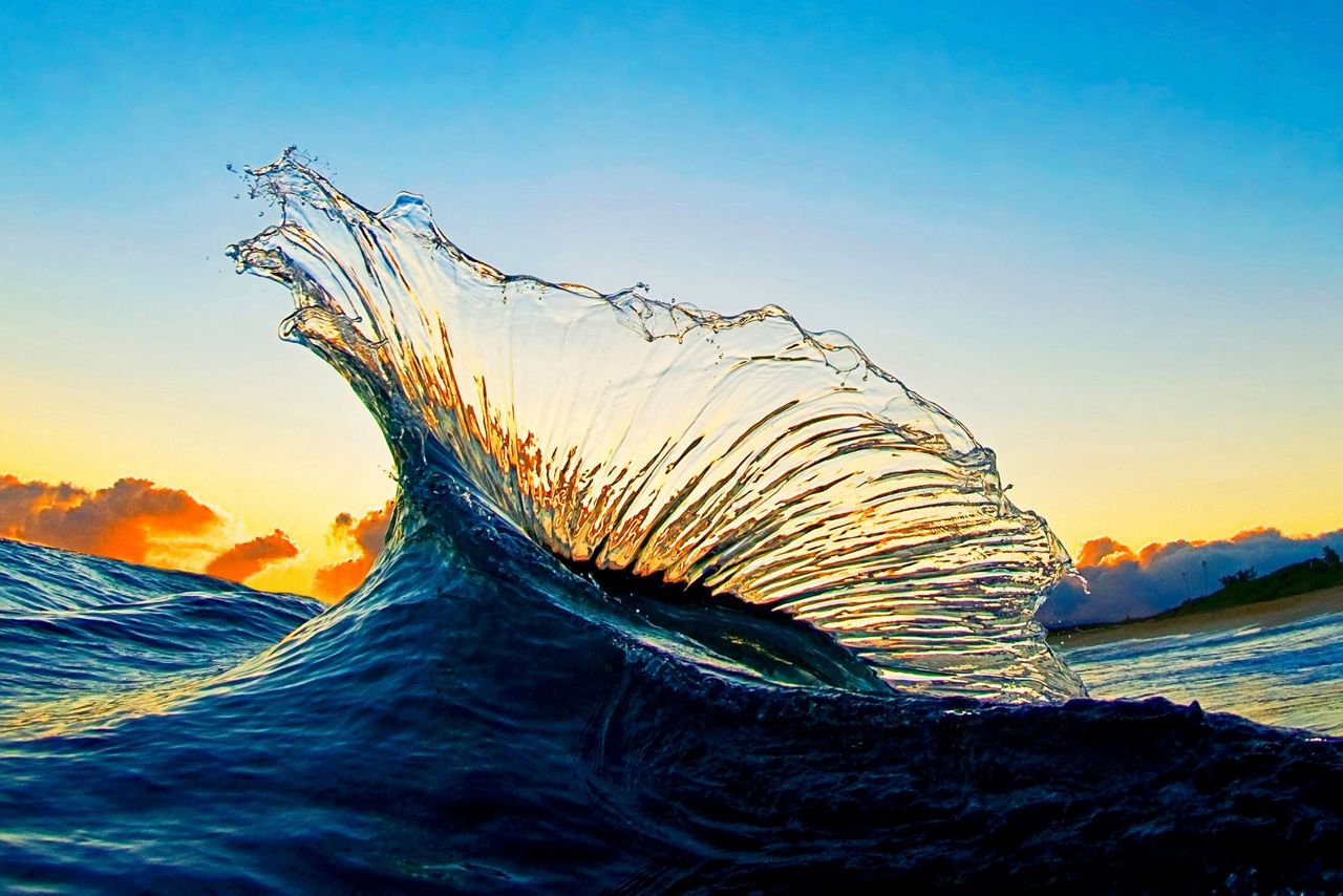 Hawaii photographer finds fine art in massive Pacific waves