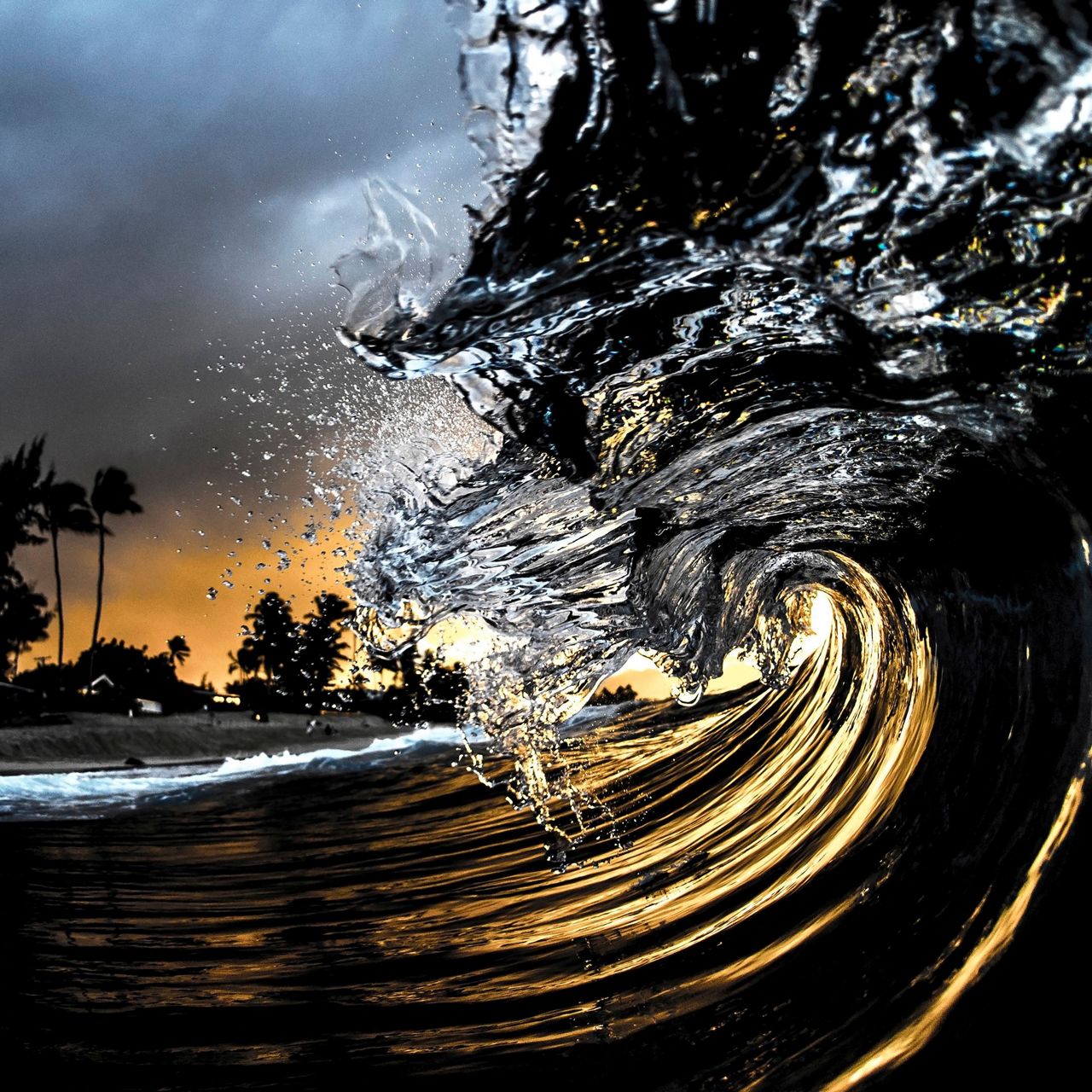 Hawaii photographer finds fine art in massive Pacific waves