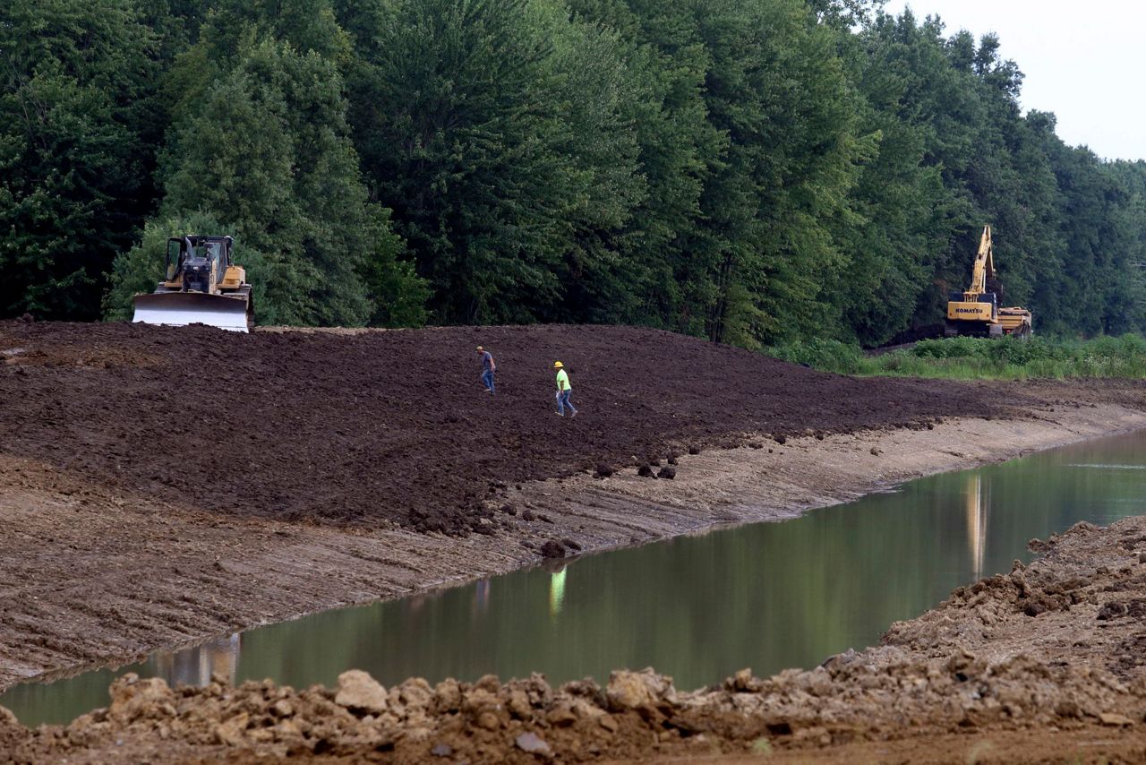 Wanted: 7,000 construction workers for Intel chip plants