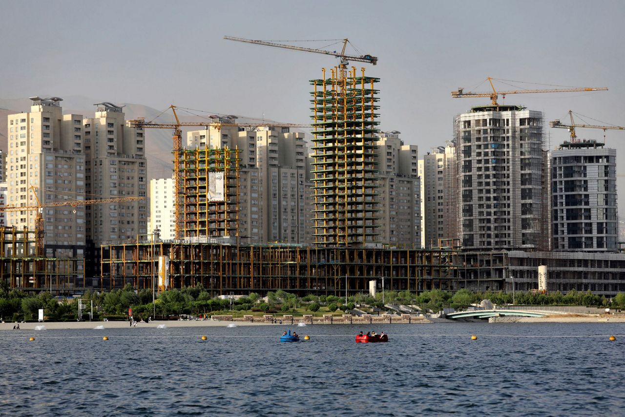 US sanctions squeeze Iran middle class, upend housing sector