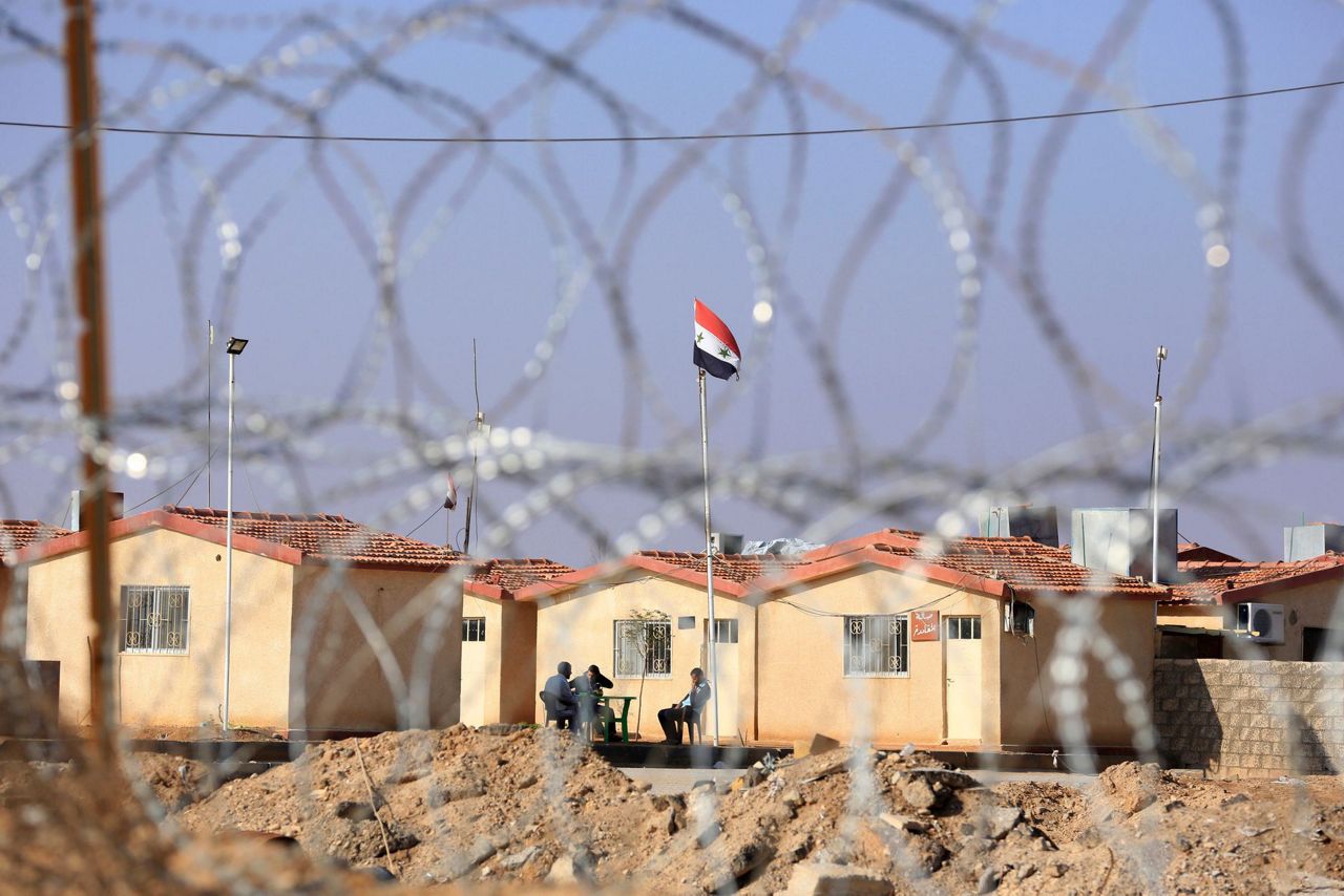 Iraqi town fearful as battle against IS rages next door