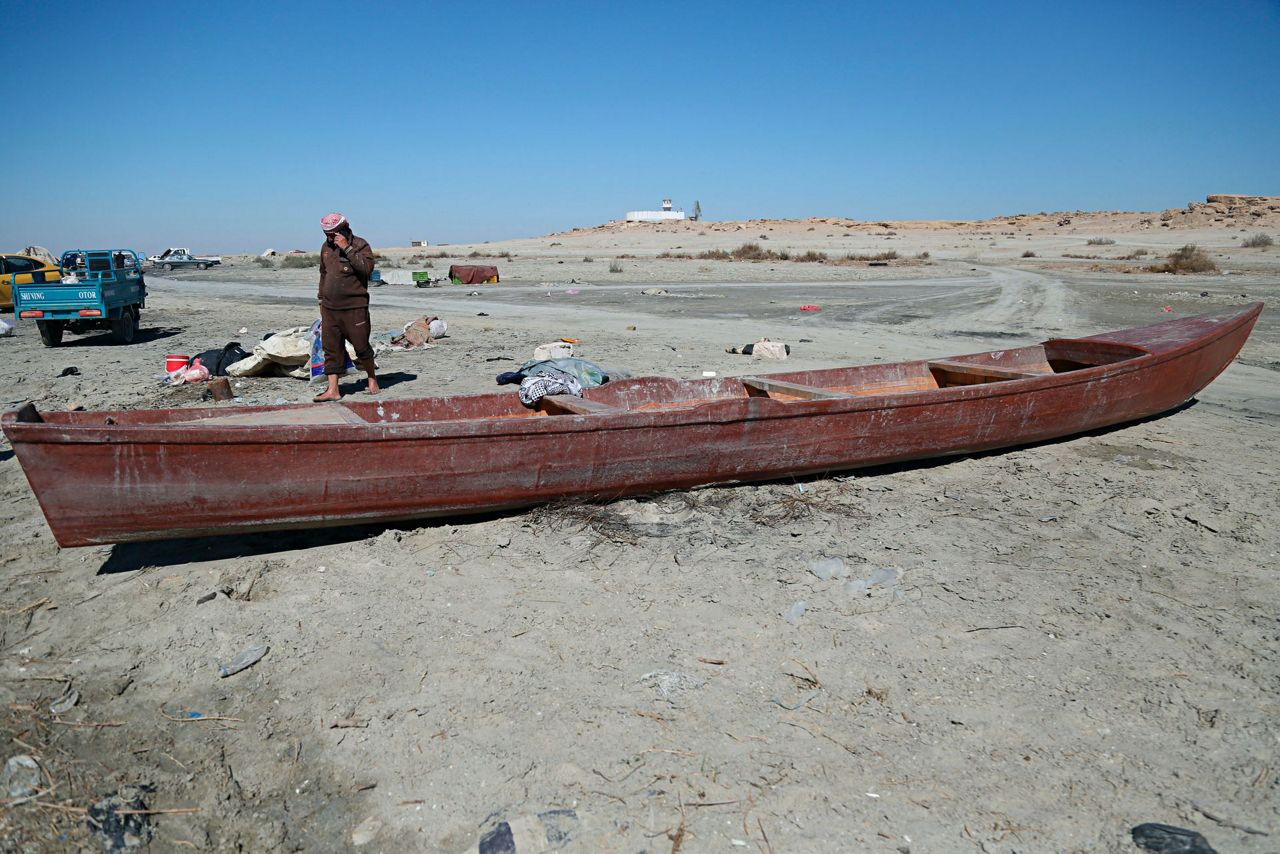 Iraq’s second largest lake drying up, turning up dead fish