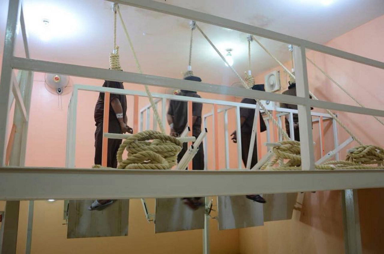 Iraq hangs 12 prisoners as premier urges rapid executions