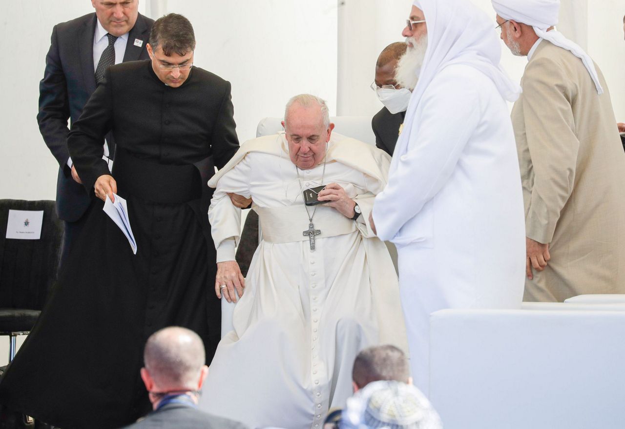 Pope Francis meets with top Shiite cleric in Iraq