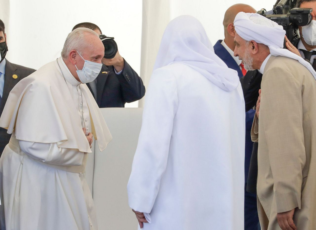 Pope Francis meets with top Shiite cleric in Iraq