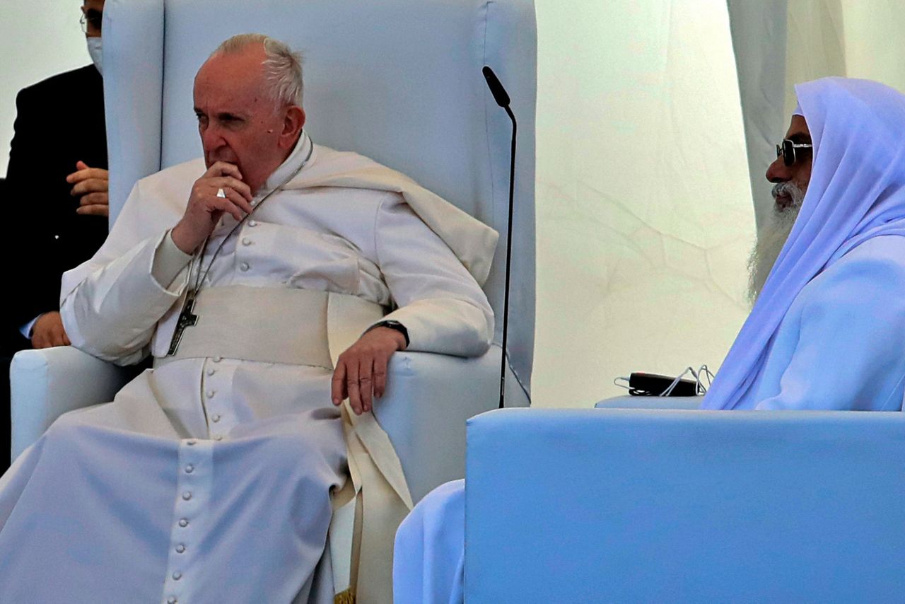The Latest: Pope arrives in Iraq's Ur for interfaith meeting