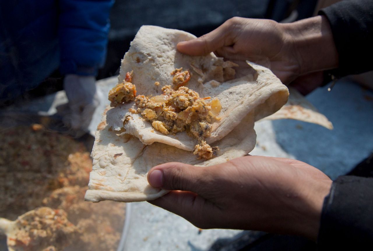 Home-cooked food in Iraqi square brings protesters together