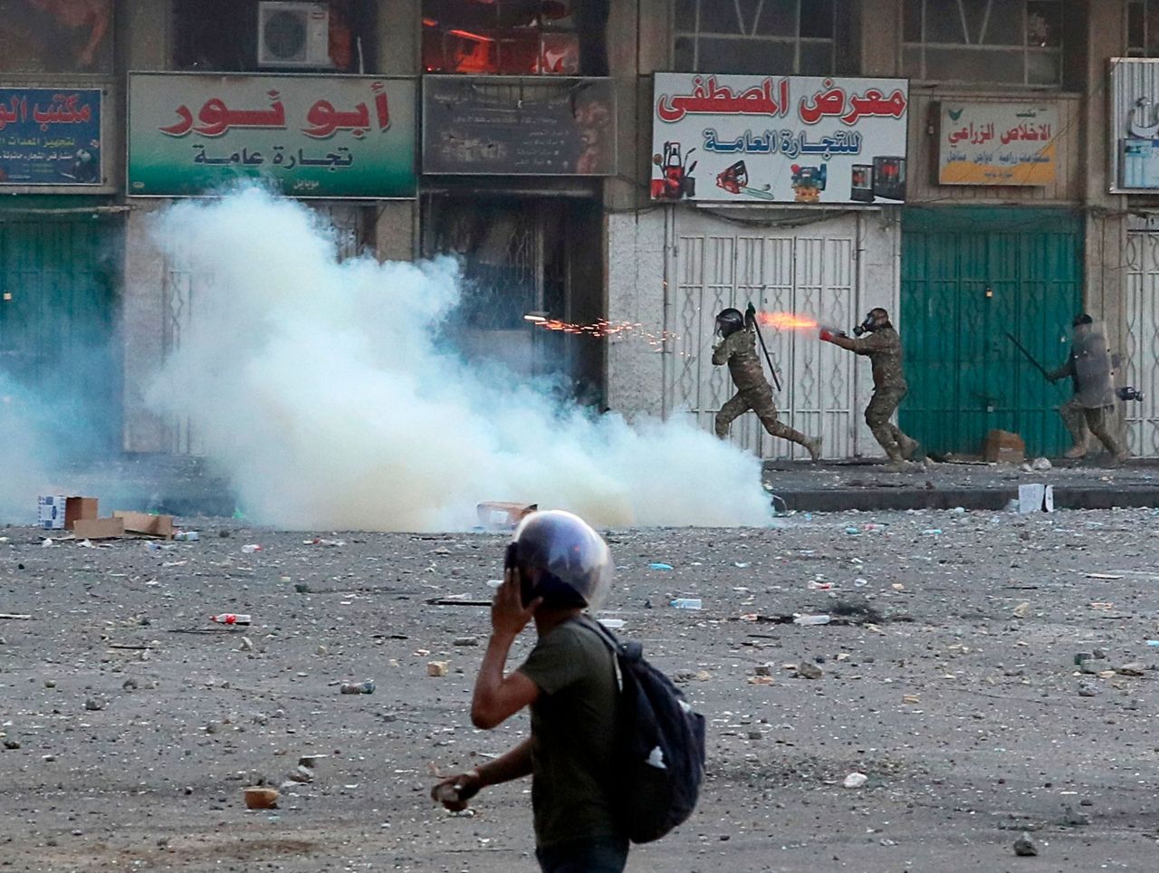 Iraqi officials: 1 protester killed in renewed clashes