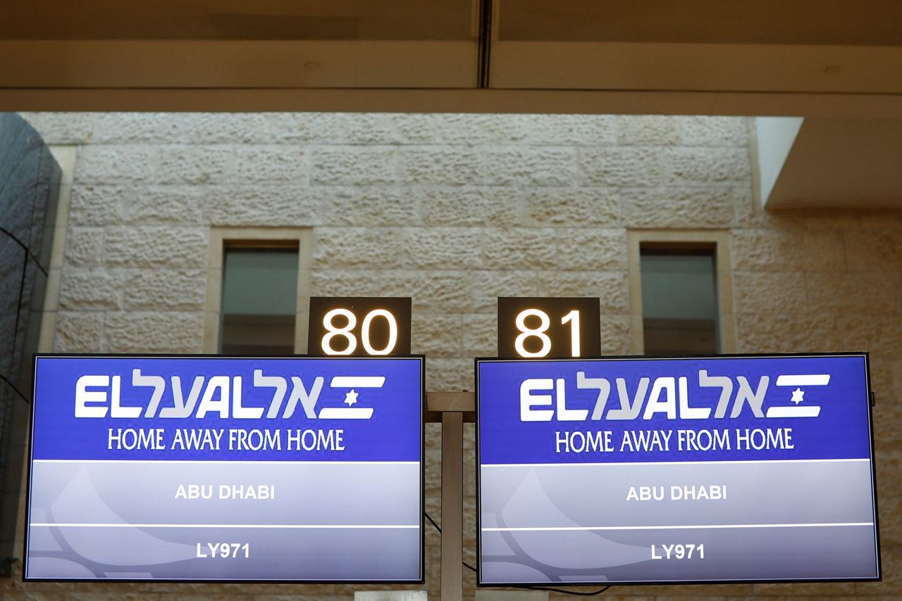 Israeli, US delegations depart to UAE in 1st direct flight