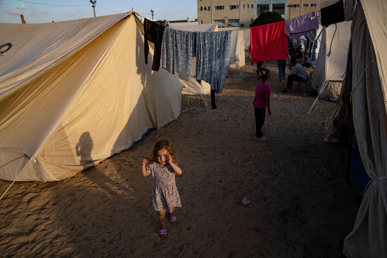A tent camp for displaced Palestinians pops up in southern Gaza ...