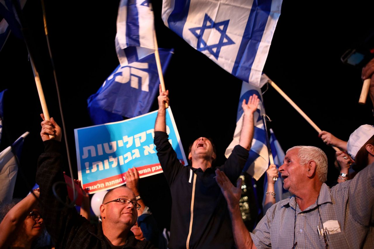 Israeli PM steps up campaign against indictment with rally