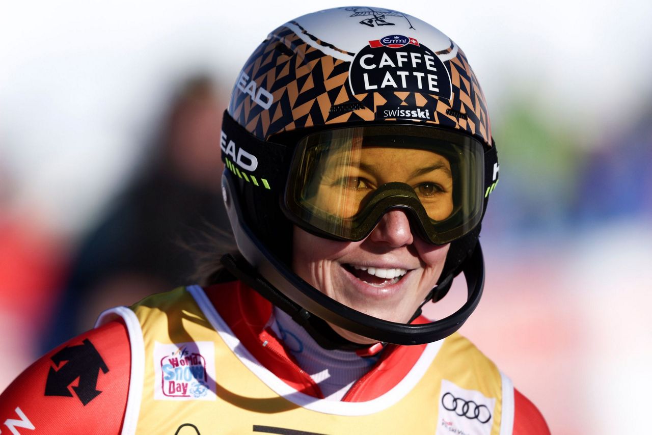 Vlhová leads Holdener after 1st run of World Cup slalom