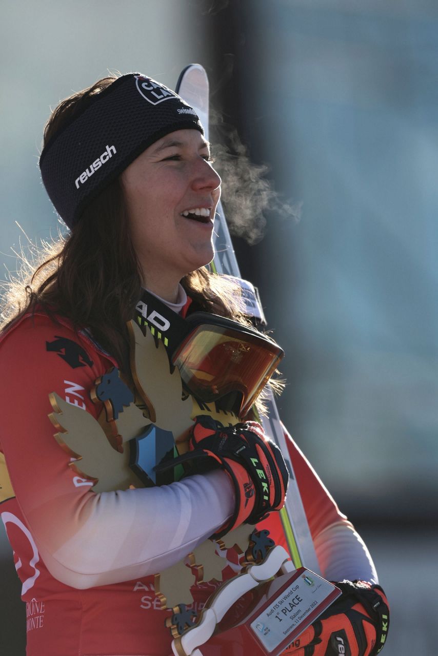 Vlhová leads Holdener after 1st run of World Cup slalom