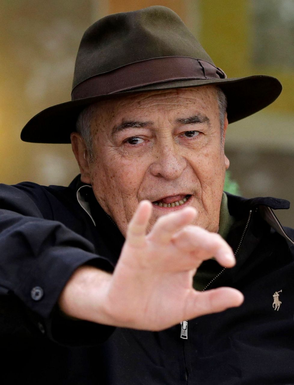 Filmmaker Bernardo Bertolucci dead at 77