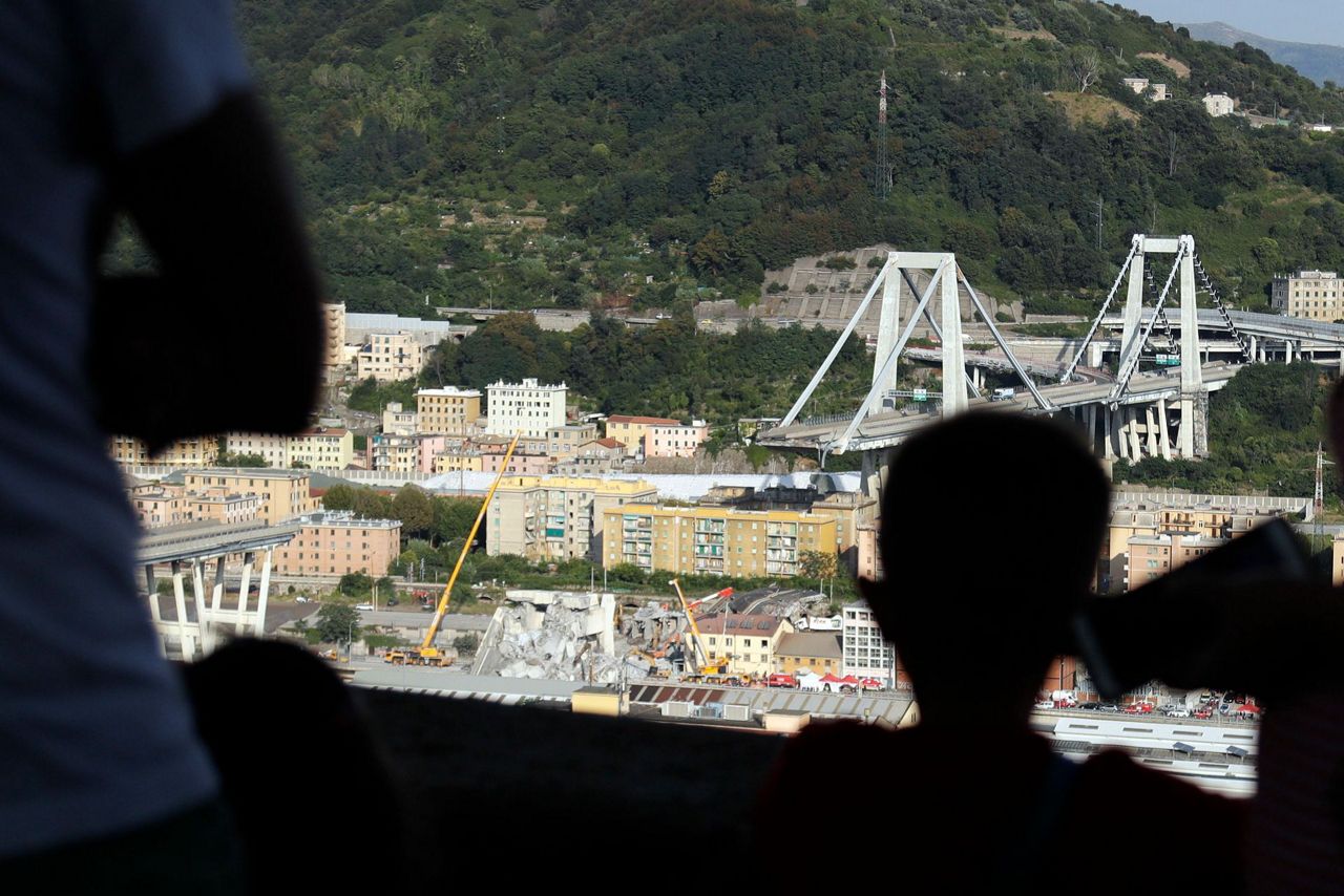 Large pieces of rubble removed 3 days after bridge collapse