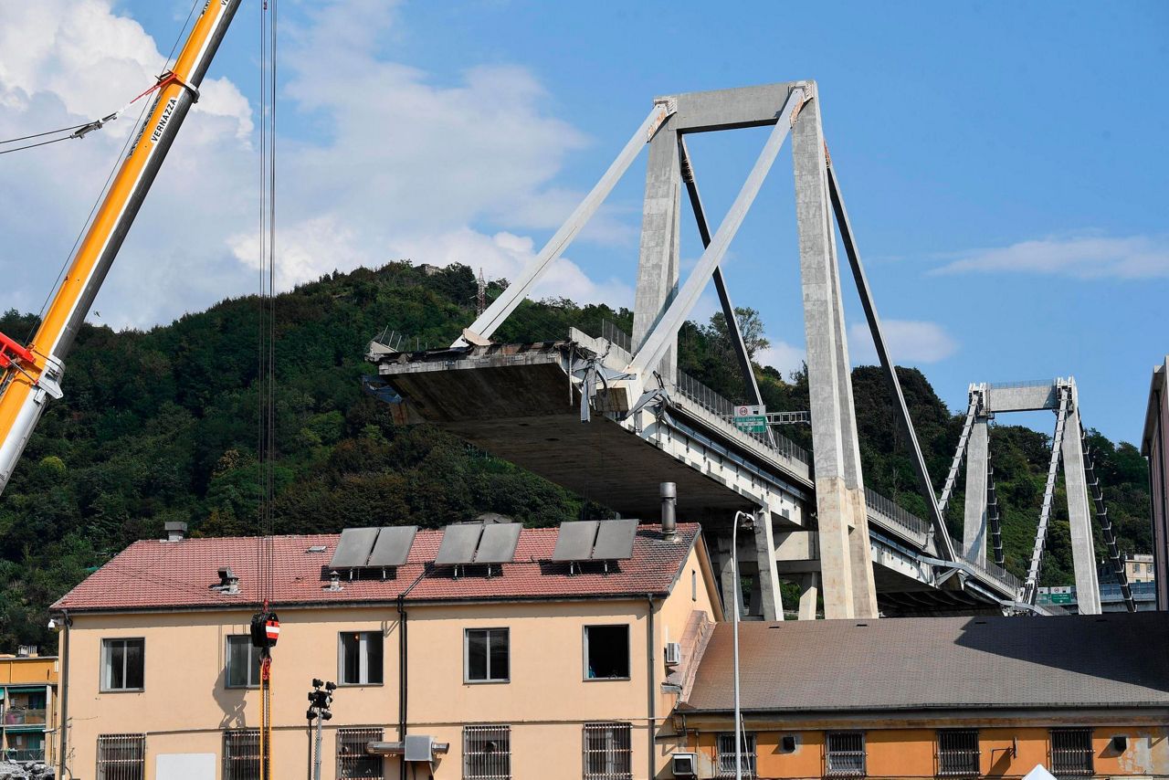 Large pieces of rubble removed 3 days after bridge collapse