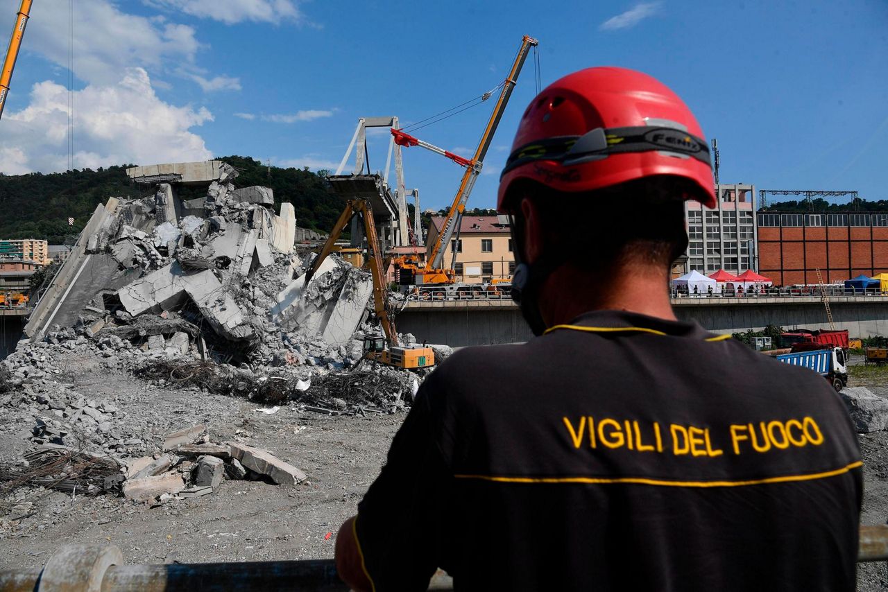 Large pieces of rubble removed 3 days after bridge collapse