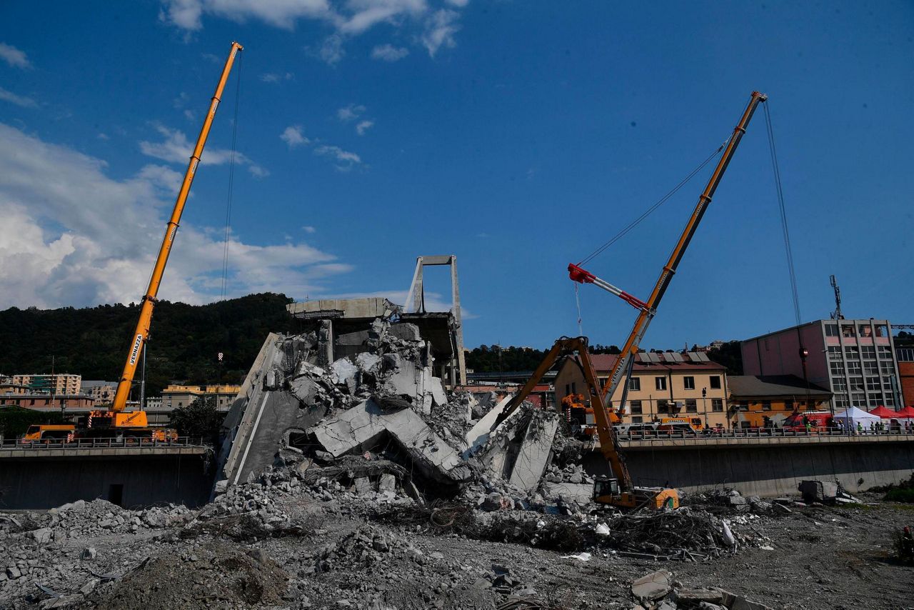 Large pieces of rubble removed 3 days after bridge collapse