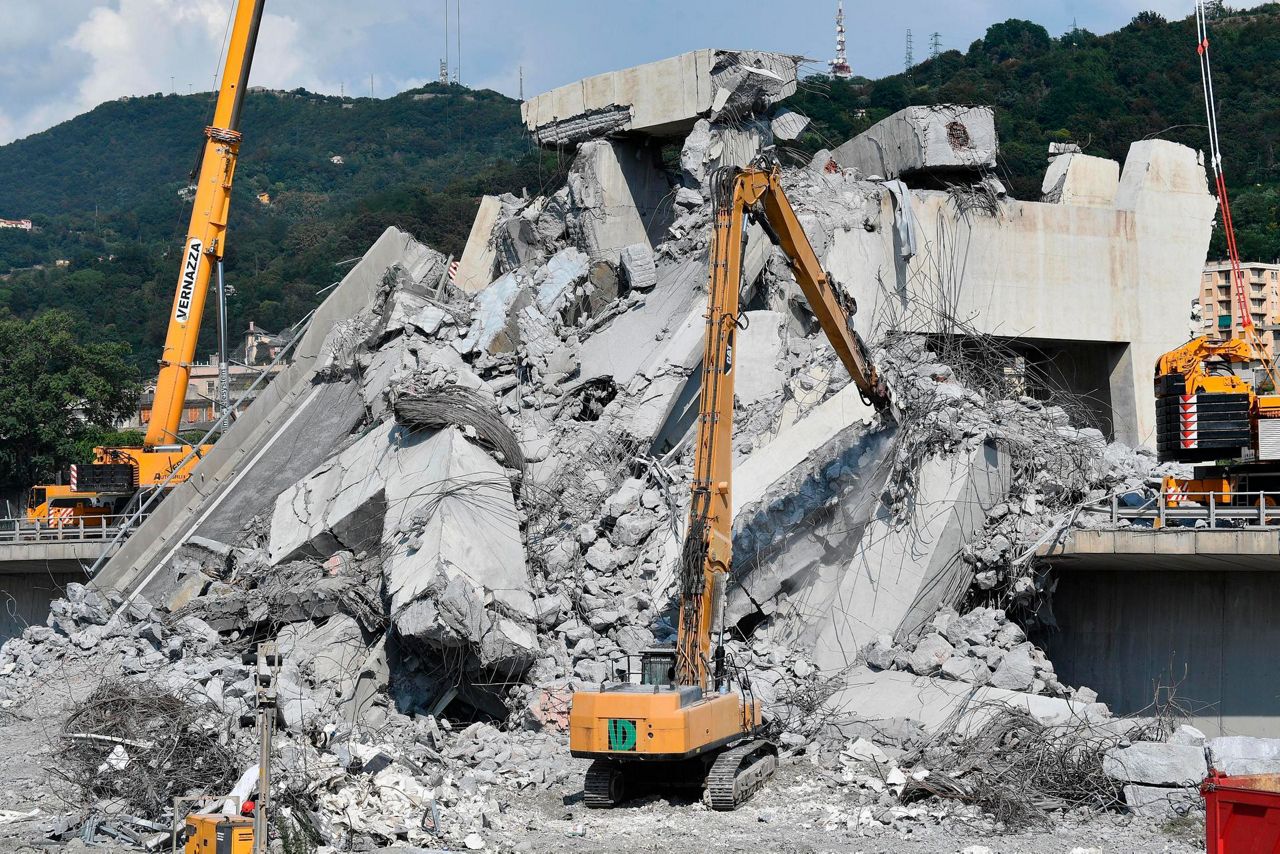 Large pieces of rubble removed 3 days after bridge collapse